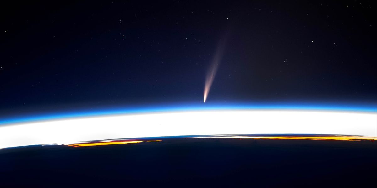 How to See Rare Comet Lighting Up the Sky for First Time in 160,000 ...