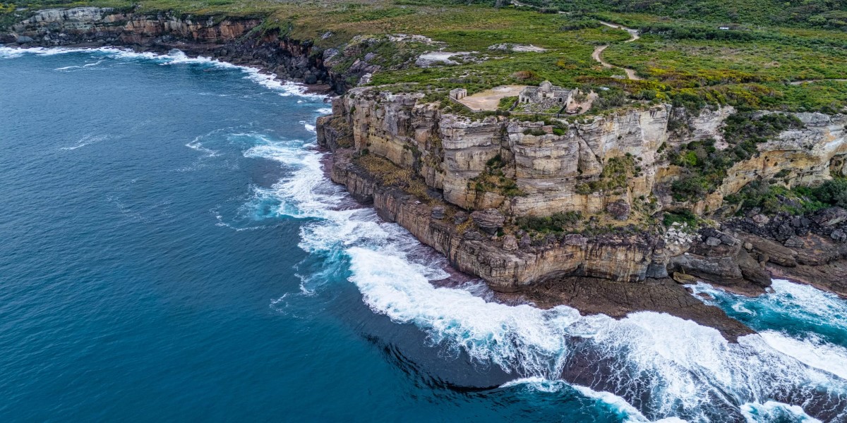 Man dies after surfers found in distress - 2ST